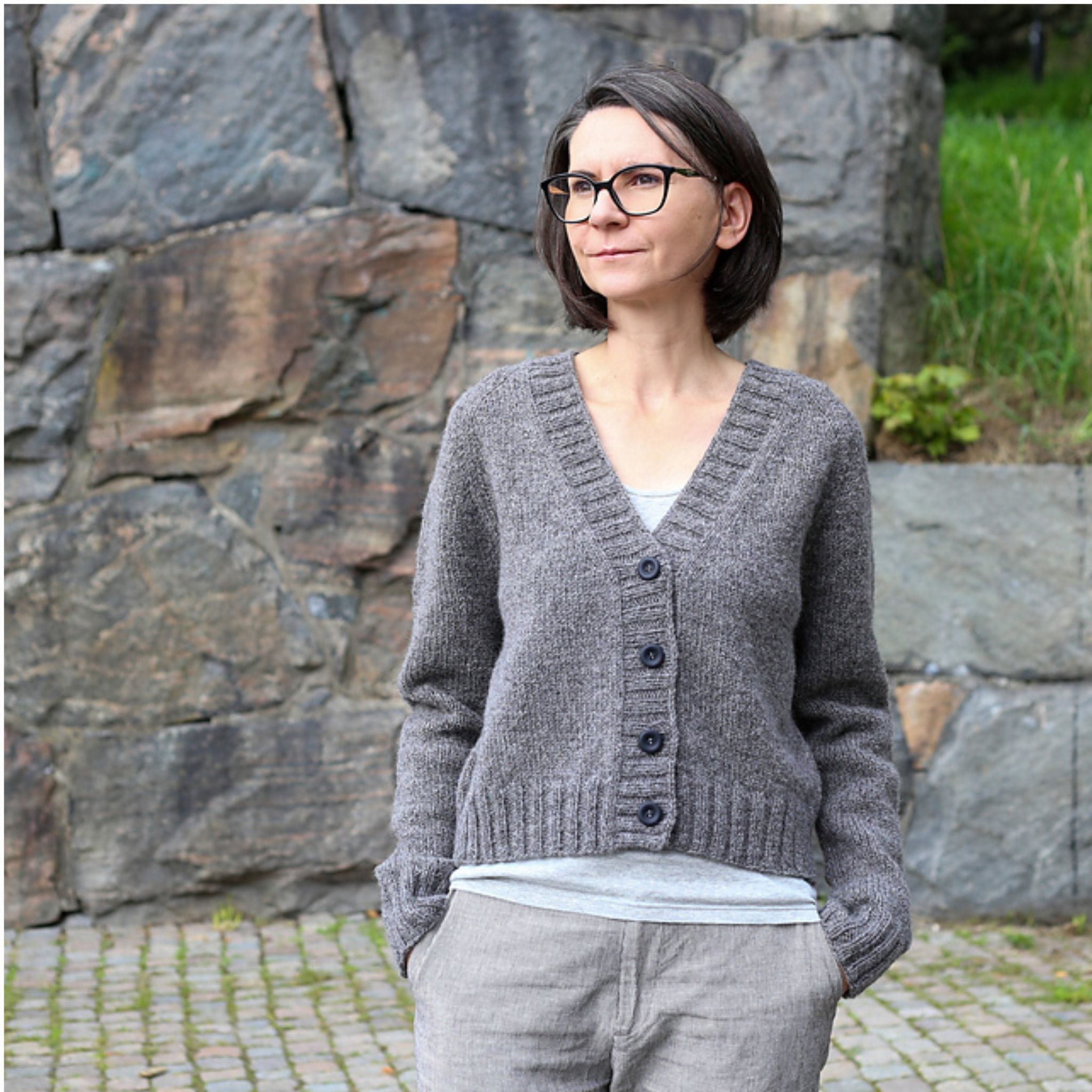Granit Cardigan by Katarina Linnhagen in Strikkegarn – The Woolly Thistle